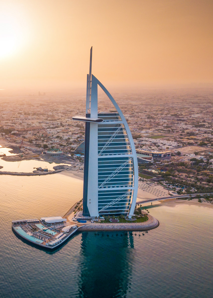 Burj al Arab : dormir dans l'hôtel ou profiter du bar, déjeuner, dîner